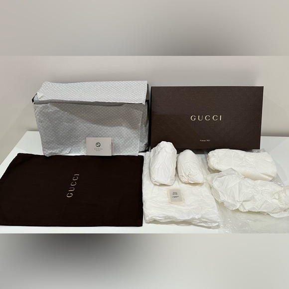 Gucci | Other | Gucci Brown Shoe Box With Dust Bagtissueshoe Stuffing ...